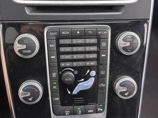 Black Volvo V60 2016 in Riga, with an engine capacity of 2.40 L and mileage of 248 thousand km for 9500 €, photo 9 on AUTOMOTO.COM.LV