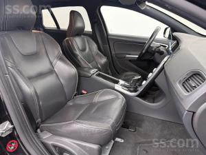 Black Volvo V60 2016 in Riga, with an engine capacity of 2.40 L and mileage of 248 thousand km for 9500 €, photo 7 on AUTOMOTO.COM.LV