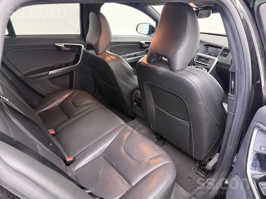 Black Volvo V60 2016 in Riga, with an engine capacity of 2.40 L and mileage of 248 thousand km for 9500 €, photo 8 on AUTOMOTO.COM.LV