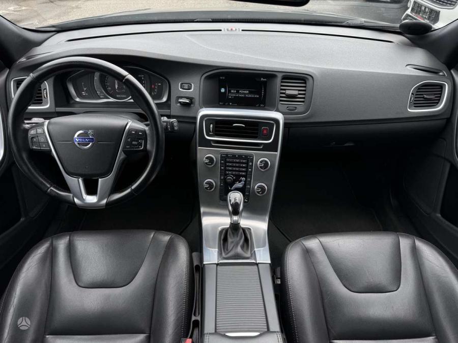 Black Volvo V60 2016 in Vilnius, with an engine capacity of 1.97 L and mileage of 282 thousand km for 6390 €, photo 3 on AUTOMOTO.COM.LV