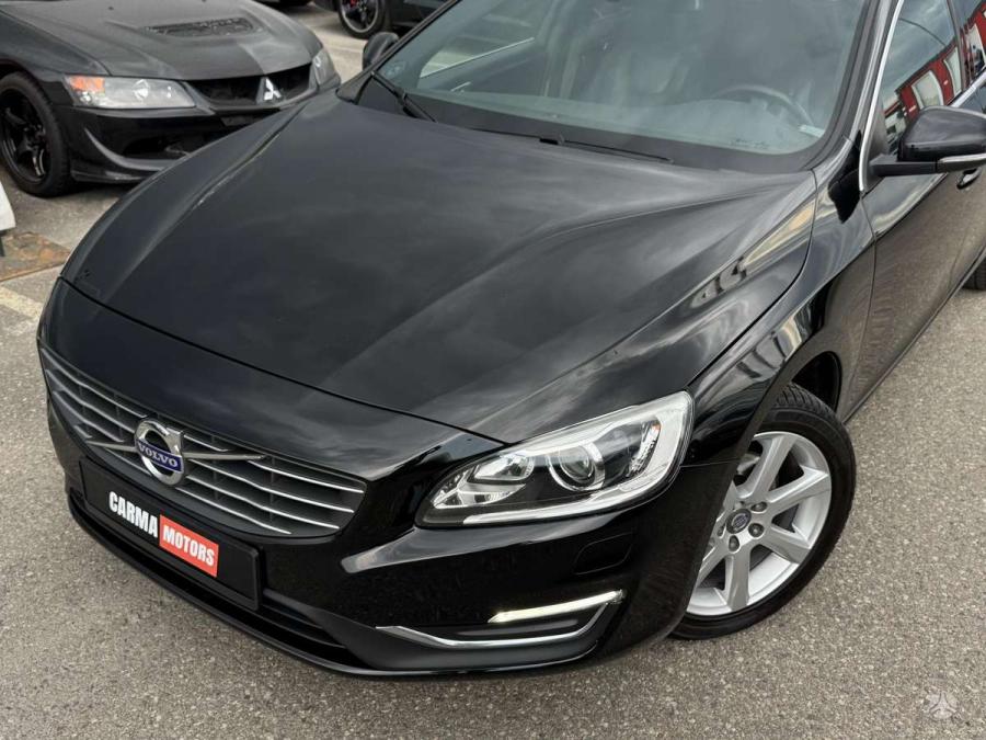 Black Volvo V60 2016 in Vilnius, with an engine capacity of 1.97 L and mileage of 282 thousand km for 6390 €, photo 5 on AUTOMOTO.COM.LV