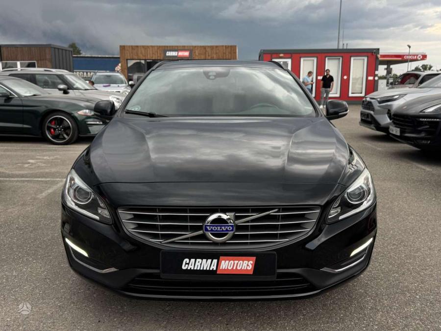 Black Volvo V60 2016 in Vilnius, with an engine capacity of 1.97 L and mileage of 282 thousand km for 6390 €, photo 7 on AUTOMOTO.COM.LV