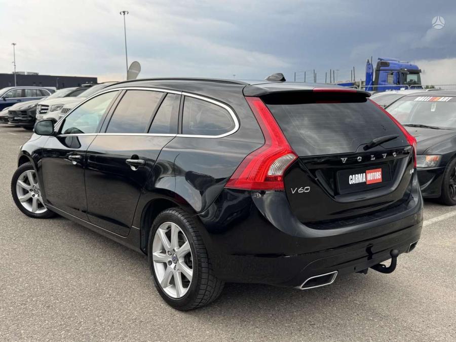 Black Volvo V60 2016 in Vilnius, with an engine capacity of 1.97 L and mileage of 282 thousand km for 6390 €, photo 9 on AUTOMOTO.COM.LV