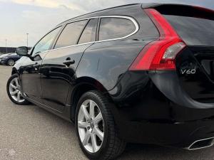 Black Volvo V60 2016 in Vilnius, with an engine capacity of 1.97 L and mileage of 282 thousand km for 6390 €, photo 10 on AUTOMOTO.COM.LV