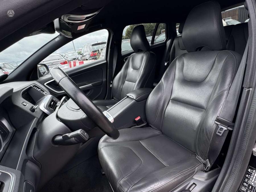 Black Volvo V60 2016 in Vilnius, with an engine capacity of 1.97 L and mileage of 282 thousand km for 6390 €, photo 14 on AUTOMOTO.COM.LV