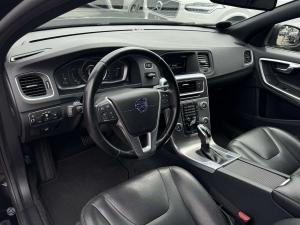 Black Volvo V60 2016 in Vilnius, with an engine capacity of 1.97 L and mileage of 282 thousand km for 6390 €, photo 15 on AUTOMOTO.COM.LV