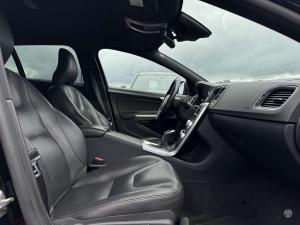 Black Volvo V60 2016 in Vilnius, with an engine capacity of 1.97 L and mileage of 282 thousand km for 6390 €, photo 19 on AUTOMOTO.COM.LV