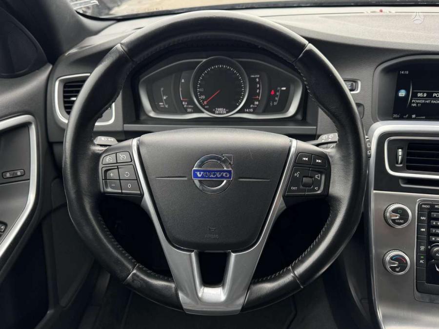 Black Volvo V60 2016 in Vilnius, with an engine capacity of 1.97 L and mileage of 282 thousand km for 6390 €, photo 23 on AUTOMOTO.COM.LV