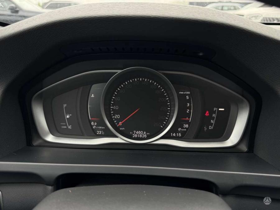 Black Volvo V60 2016 in Vilnius, with an engine capacity of 1.97 L and mileage of 282 thousand km for 6390 €, photo 24 on AUTOMOTO.COM.LV