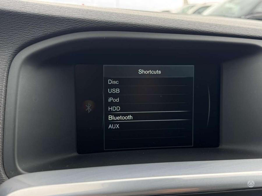 Black Volvo V60 2016 in Vilnius, with an engine capacity of 1.97 L and mileage of 282 thousand km for 6390 €, photo 27 on AUTOMOTO.COM.LV