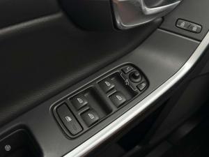 Black Volvo V60 2016 in Vilnius, with an engine capacity of 1.97 L and mileage of 282 thousand km for 6390 €, photo 28 on AUTOMOTO.COM.LV