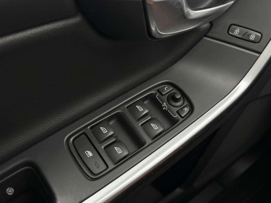 Black Volvo V60 2016 in Vilnius, with an engine capacity of 1.97 L and mileage of 282 thousand km for 6390 €, photo 28 on AUTOMOTO.COM.LV
