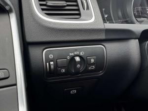 Black Volvo V60 2016 in Vilnius, with an engine capacity of 1.97 L and mileage of 282 thousand km for 6390 €, photo 29 on AUTOMOTO.COM.LV