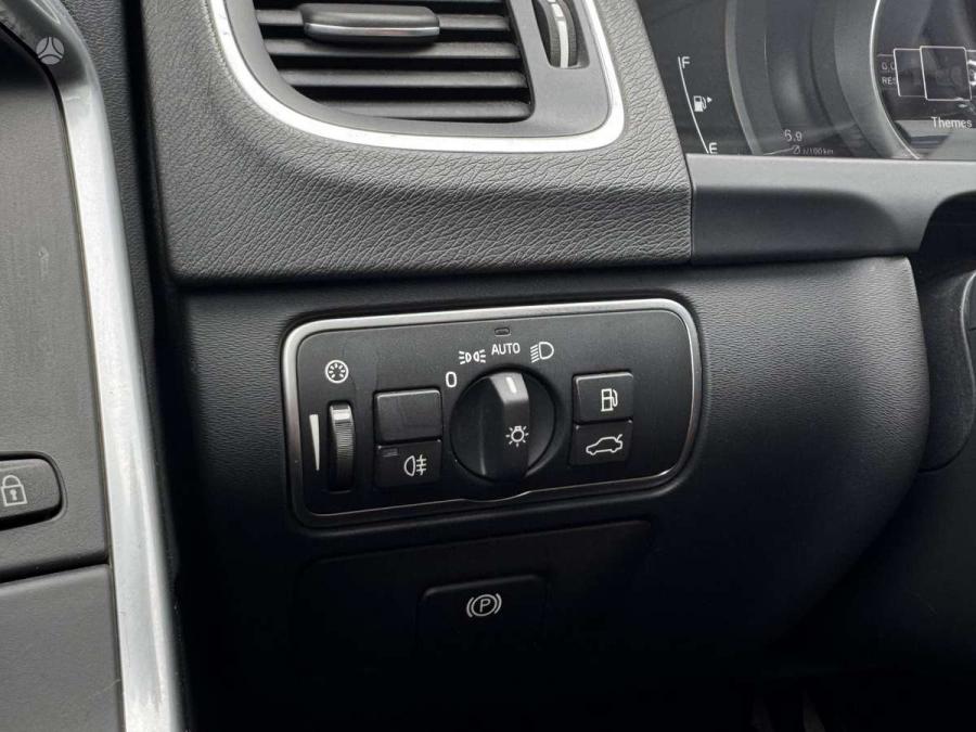 Black Volvo V60 2016 in Vilnius, with an engine capacity of 1.97 L and mileage of 282 thousand km for 6390 €, photo 29 on AUTOMOTO.COM.LV