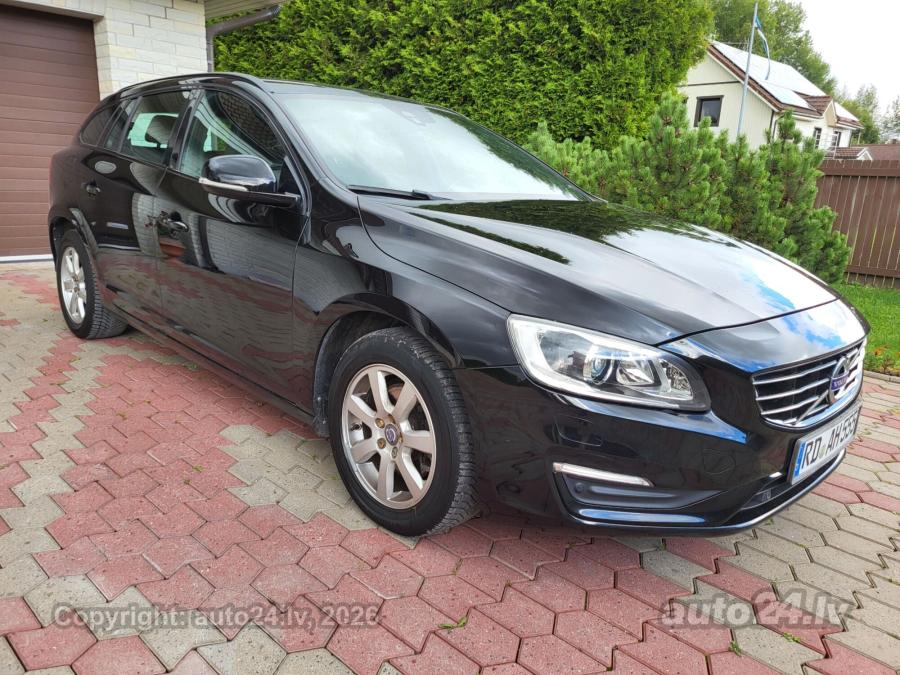 Black Volvo V60 2016 in Tallinn, with an engine capacity of 2.00 L and mileage of 181 thousand km for 9999 €, photo 4 on AUTOMOTO.COM.LV