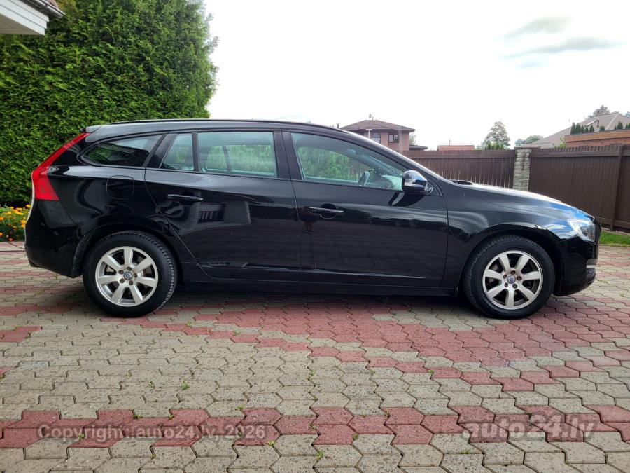 Black Volvo V60 2016 in Tallinn, with an engine capacity of 2.00 L and mileage of 181 thousand km for 9999 €, photo 6 on AUTOMOTO.COM.LV