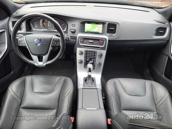 Black Volvo V60 2016 in Tallinn, with an engine capacity of 2.00 L and mileage of 181 thousand km for 9999 €, photo 6 on AUTOMOTO.COM.LV