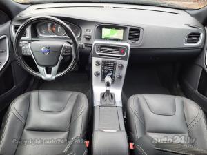 Black Volvo V60 2016 in Tallinn, with an engine capacity of 2.00 L and mileage of 181 thousand km for 9999 €, photo 7 on AUTOMOTO.COM.LV