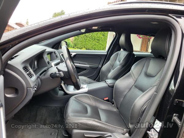 Black Volvo V60 2016 in Tallinn, with an engine capacity of 2.00 L and mileage of 181 thousand km for 9999 €, photo 7 on AUTOMOTO.COM.LV