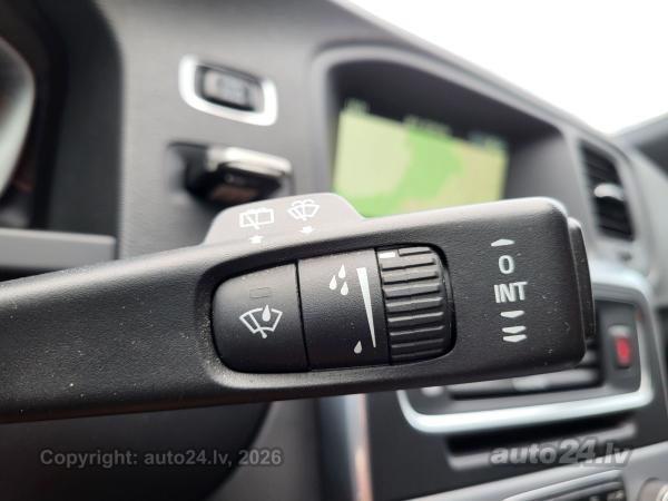 Black Volvo V60 2016 in Tallinn, with an engine capacity of 2.00 L and mileage of 181 thousand km for 9999 €, photo 8 on AUTOMOTO.COM.LV
