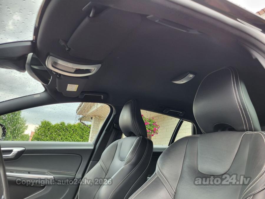 Black Volvo V60 2016 in Tallinn, with an engine capacity of 2.00 L and mileage of 181 thousand km for 9999 €, photo 12 on AUTOMOTO.COM.LV