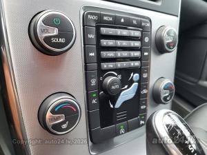 Black Volvo V60 2016 in Tallinn, with an engine capacity of 2.00 L and mileage of 181 thousand km for 9999 €, photo 13 on AUTOMOTO.COM.LV