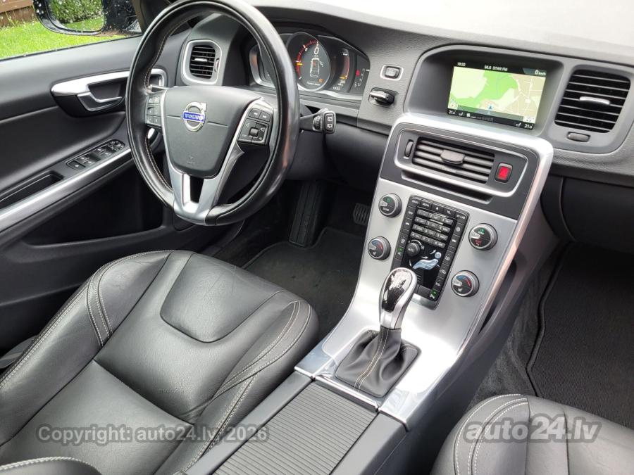 Black Volvo V60 2016 in Tallinn, with an engine capacity of 2.00 L and mileage of 181 thousand km for 9999 €, photo 15 on AUTOMOTO.COM.LV