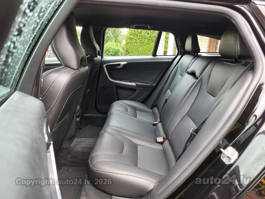 Black Volvo V60 2016 in Tallinn, with an engine capacity of 2.00 L and mileage of 181 thousand km for 9999 €, photo 16 on AUTOMOTO.COM.LV