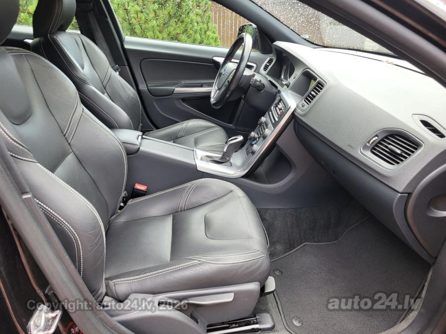 Black Volvo V60 2016 in Tallinn, with an engine capacity of 2.00 L and mileage of 181 thousand km for 9999 €, photo 18 on AUTOMOTO.COM.LV