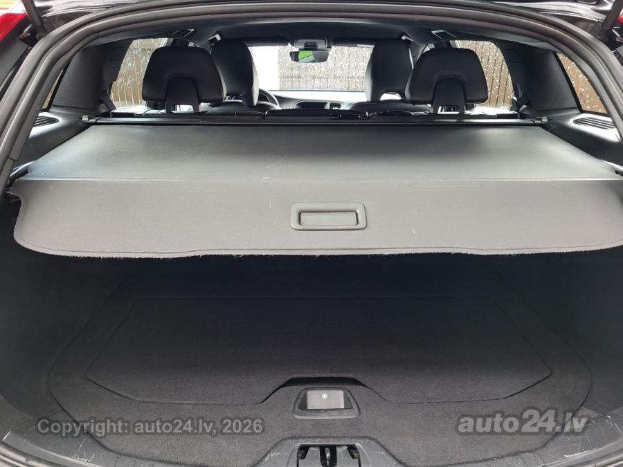 Black Volvo V60 2016 in Tallinn, with an engine capacity of 2.00 L and mileage of 181 thousand km for 9999 €, photo 22 on AUTOMOTO.COM.LV