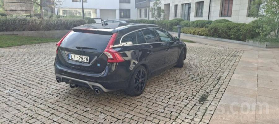 Melns Volvo V60 2016 Rīga, ar dzinēja tilpumu 2.00 L un nobraukumu 282 tūkst. km par 8200 €, foto 4 vietnē AUTOMOTO.COM.LV