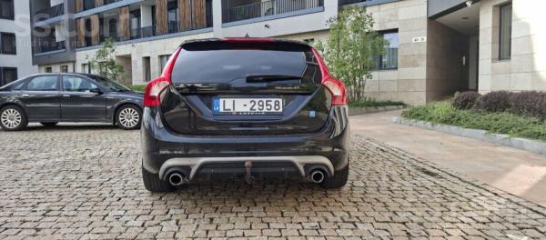 Melns Volvo V60 2016 Rīga, ar dzinēja tilpumu 2.00 L un nobraukumu 282 tūkst. km par 8200 €, foto 4 vietnē AUTOMOTO.COM.LV