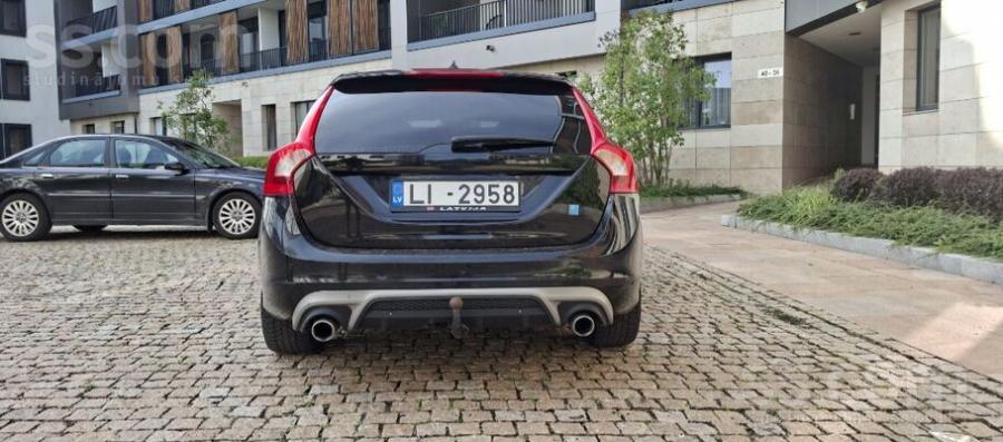 Melns Volvo V60 2016 Rīga, ar dzinēja tilpumu 2.00 L un nobraukumu 282 tūkst. km par 8200 €, foto 5 vietnē AUTOMOTO.COM.LV