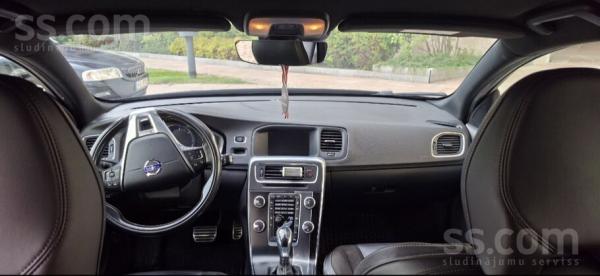 Melns Volvo V60 2016 Rīga, ar dzinēja tilpumu 2.00 L un nobraukumu 282 tūkst. km par 8200 €, foto 6 vietnē AUTOMOTO.COM.LV