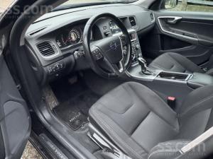 Black Volvo V60 2016 in Riga, with an engine capacity of 2.00 L and mileage of 300 thousand km for 3100 €, photo 6 on AUTOMOTO.COM.LV