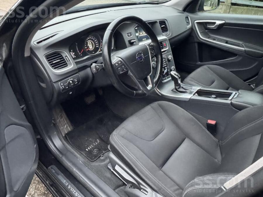 Black Volvo V60 2016 in Riga, with an engine capacity of 2.00 L and mileage of 300 thousand km for 3100 €, photo 6 on AUTOMOTO.COM.LV
