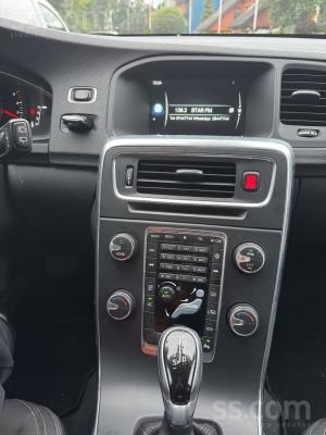 Black Volvo V60 2016 in Riga, with an engine capacity of 2.00 L and mileage of 300 thousand km for 3100 €, photo 7 on AUTOMOTO.COM.LV