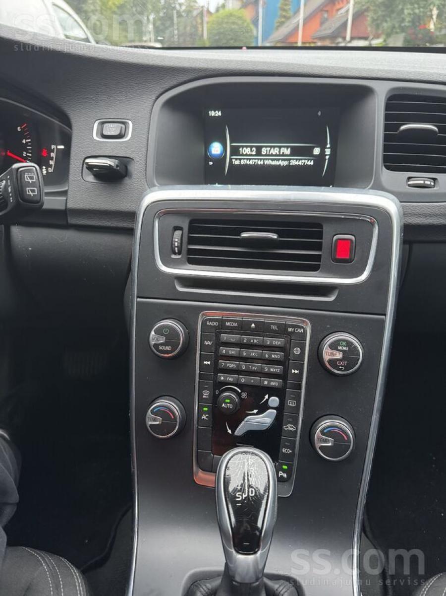 Black Volvo V60 2016 in Riga, with an engine capacity of 2.00 L and mileage of 300 thousand km for 3100 €, photo 7 on AUTOMOTO.COM.LV