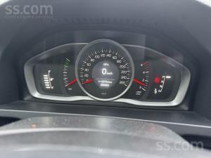Black Volvo V60 2016 in Riga, with an engine capacity of 2.00 L and mileage of 300 thousand km for 3100 €, photo 8 on AUTOMOTO.COM.LV