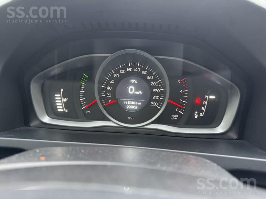 Black Volvo V60 2016 in Riga, with an engine capacity of 2.00 L and mileage of 300 thousand km for 3100 €, photo 8 on AUTOMOTO.COM.LV