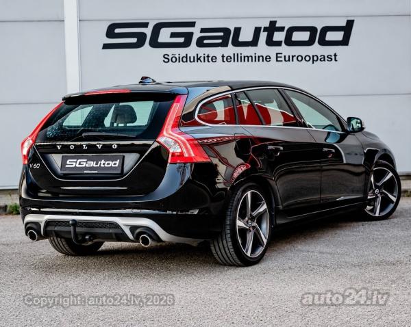 Black Volvo V60 2016 in Parnu, with an engine capacity of 2.00 L and mileage of 0 thousand km for 9600 €, photo 3 on AUTOMOTO.COM.LV