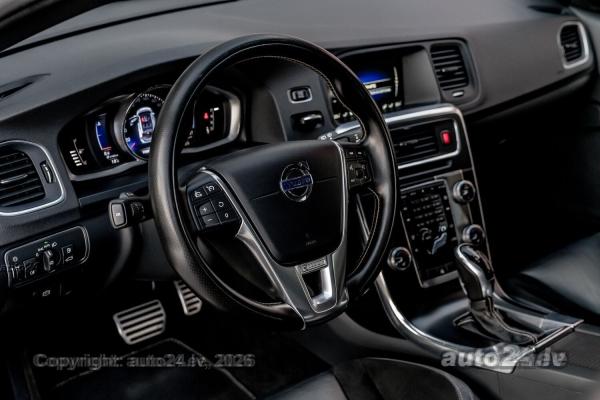 Black Volvo V60 2016 in Parnu, with an engine capacity of 2.00 L and mileage of 0 thousand km for 9600 €, photo 10 on AUTOMOTO.COM.LV