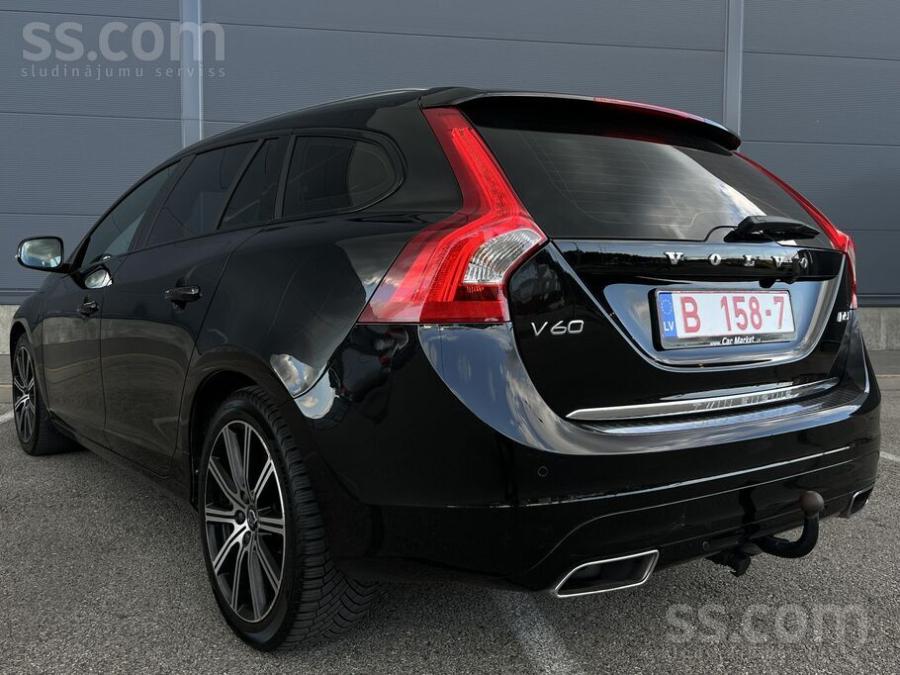 Melns Volvo V60 2016 Rīga, ar dzinēja tilpumu 2.40 L un nobraukumu 248 tūkst. km par 9500 €, foto 5 vietnē AUTOMOTO.COM.LV
