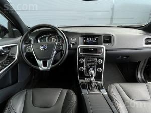 Melns Volvo V60 2016 Rīga, ar dzinēja tilpumu 2.40 L un nobraukumu 248 tūkst. km par 9500 €, foto 6 vietnē AUTOMOTO.COM.LV