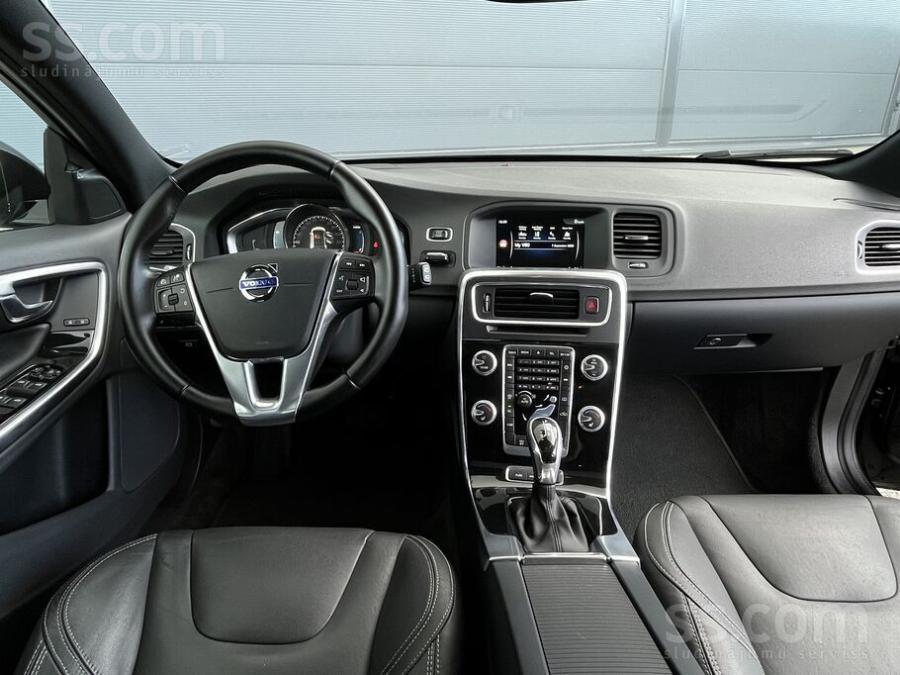 Melns Volvo V60 2016 Rīga, ar dzinēja tilpumu 2.40 L un nobraukumu 248 tūkst. km par 9500 €, foto 6 vietnē AUTOMOTO.COM.LV