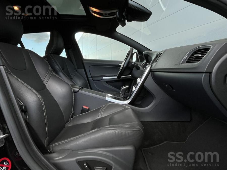 Melns Volvo V60 2016 Rīga, ar dzinēja tilpumu 2.40 L un nobraukumu 248 tūkst. km par 9500 €, foto 7 vietnē AUTOMOTO.COM.LV