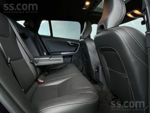 Melns Volvo V60 2016 Rīga, ar dzinēja tilpumu 2.40 L un nobraukumu 248 tūkst. km par 9500 €, foto 8 vietnē AUTOMOTO.COM.LV