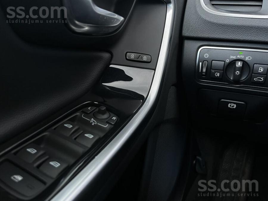 Melns Volvo V60 2016 Rīga, ar dzinēja tilpumu 2.40 L un nobraukumu 248 tūkst. km par 9500 €, foto 19 vietnē AUTOMOTO.COM.LV