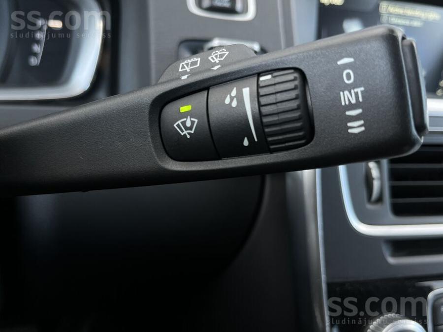 Melns Volvo V60 2016 Rīga, ar dzinēja tilpumu 2.40 L un nobraukumu 248 tūkst. km par 9500 €, foto 21 vietnē AUTOMOTO.COM.LV