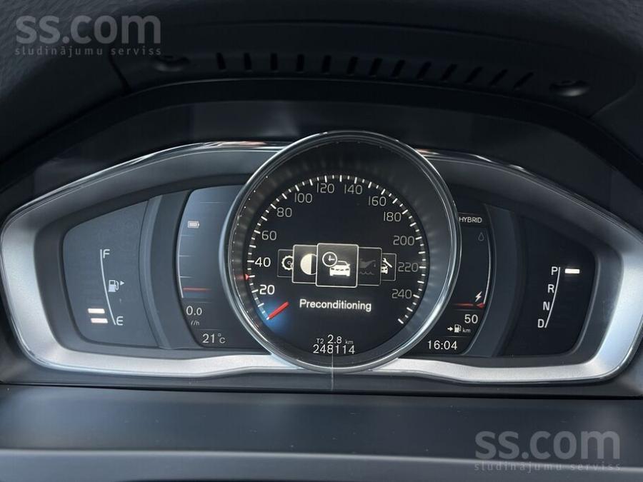 Melns Volvo V60 2016 Rīga, ar dzinēja tilpumu 2.40 L un nobraukumu 248 tūkst. km par 9500 €, foto 28 vietnē AUTOMOTO.COM.LV